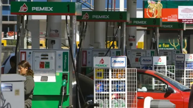 ¿Contamina la gasolina en México más que la de otros países? - BBC News ...