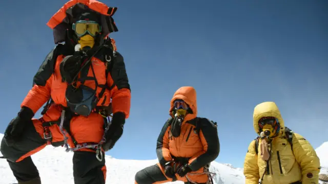 Mlima Everest:Mlima wa Choo - BBC News Swahili