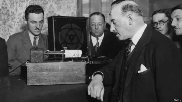 ¿Cuál es el secreto del fax para seguir con vida? - BBC News Mundo