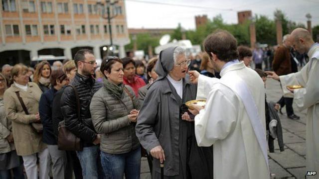 El Sudario de Turín vuelve a ser expuesto tras 5 años de espera - BBC ...