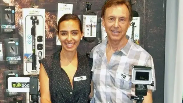 A invenção (e a reinvenção) do 'pau de selfie' - BBC News Brasil