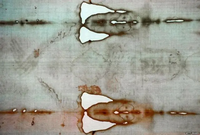 Conheça quatro teorias que tentam explicar os mistérios do Santo ...