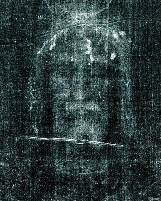Las teorías sobre por qué el Santo Sudario de Turín tiene la imagen de ...