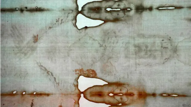 Las teorías sobre por qué el Santo Sudario de Turín tiene la imagen de ...