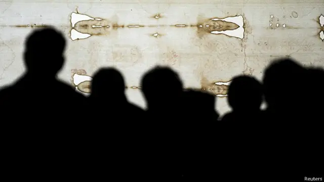 Las teorías sobre por qué el Santo Sudario de Turín tiene la imagen de ...