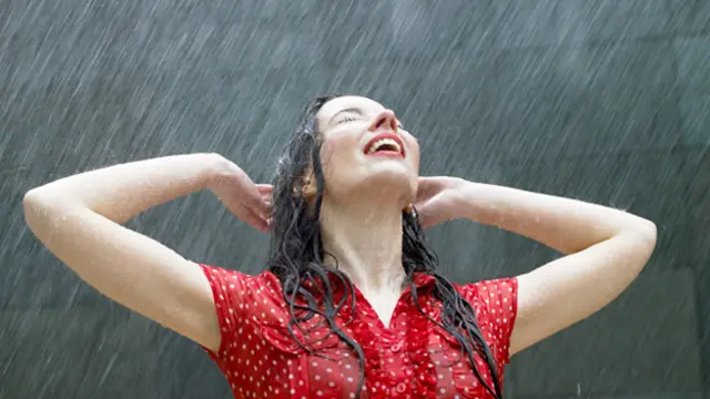 Soaked to the skin 濕透了 - BBC 英伦网