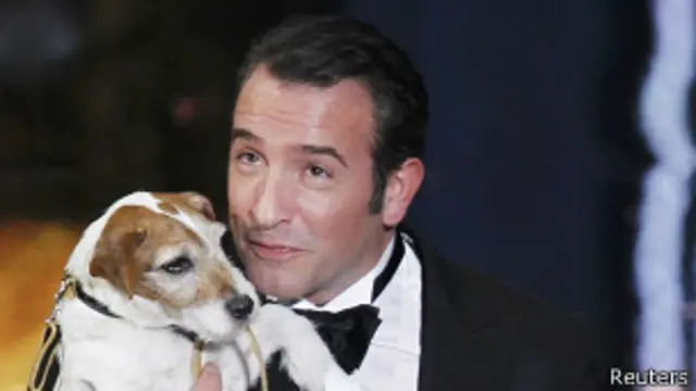 Murió Uggie, el perro estrella de la película El Artista - BBC News Mundo