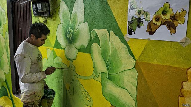 Palmitas, el barrio mexicano que combate la violencia con colores - BBC ...