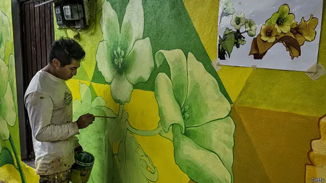 Palmitas, el barrio mexicano que combate la violencia con colores - BBC ...