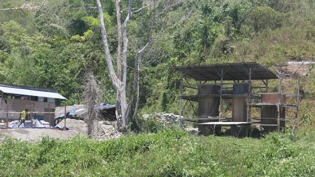 Warga Gunung Botak alami gangguan kesehatan - BBC News Indonesia