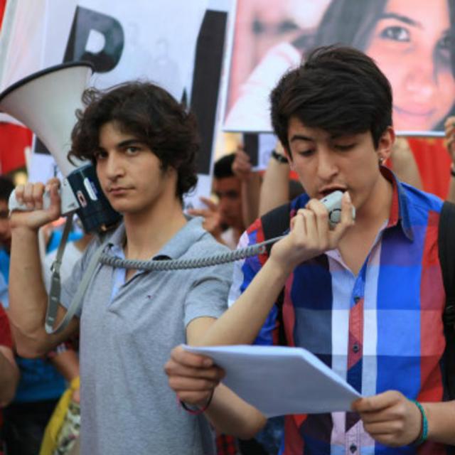 İki fotoğrafın öyküsü: Ali İsmail'den Ali Deniz'e - BBC News Türkçe