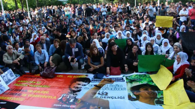 İki fotoğrafın öyküsü: Ali İsmail'den Ali Deniz'e - BBC News Türkçe