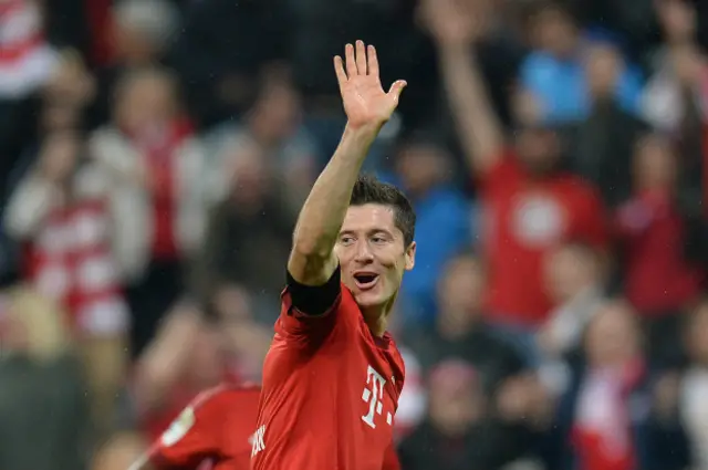 ¿Es el uruguayo Luis Suárez el mejor número 9 del mundo? - BBC News Mundo