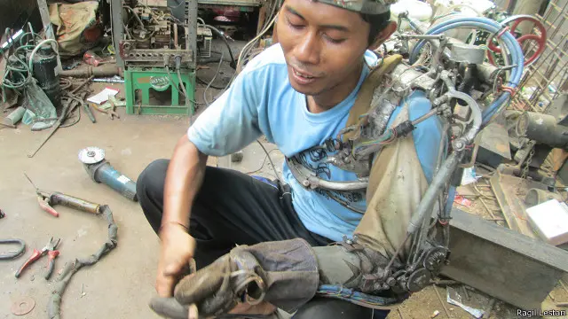 #TrenSosial: Tawan, tukang las yang buat lengan robot setelah stroke ...