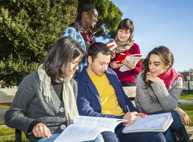 Cómo planear el viaje de un hijo que quiere estudiar en el extranjero ...