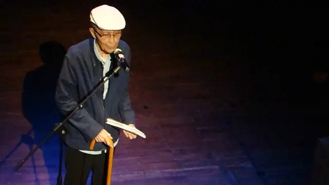 AriReda tiga dekade melagukan puisi - BBC News Indonesia