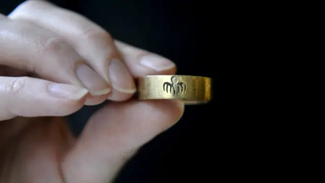 Mobil James Bond di film Spectre laku Rp47 miliar - BBC News Indonesia