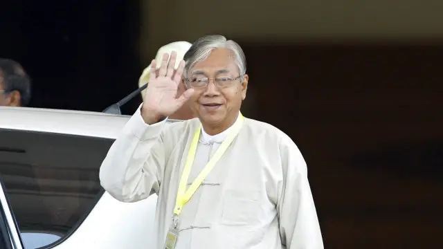 Htin Kyaw dilantik sebagai presiden baru Myanmar - BBC News Indonesia