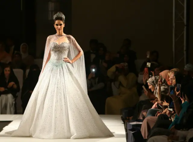 Las dificultades de sobrevivir en la industria del modelaje - BBC News ...