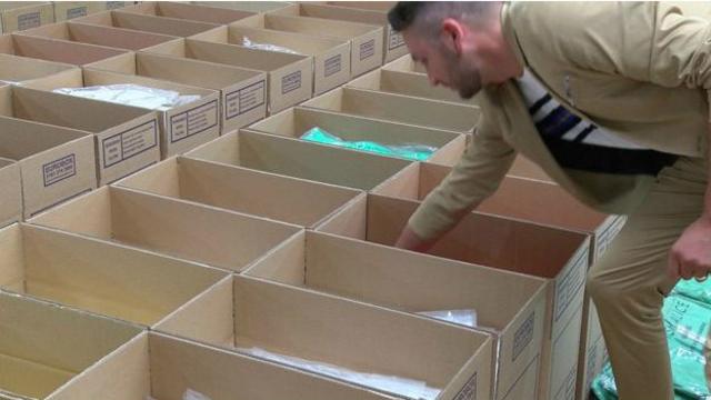 Studi terbaru: 63% pembeli kembalikan baju hasil belanja online - BBC ...