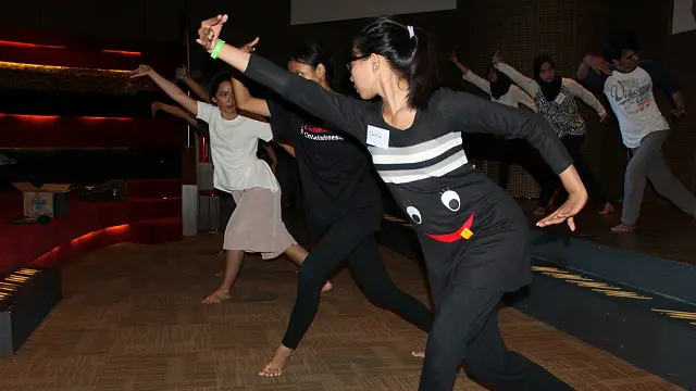 Pencak Silat dan ekspresi rindu kampung dalam Tari Rantak - BBC News ...