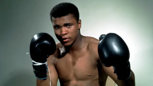 拳王阿里與病魔抗爭32年逝世享年74歲 - BBC News 中文