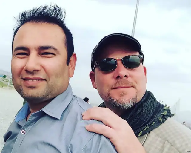 美國記者和翻譯在阿富汗遇伏擊身亡 - BBC News 中文