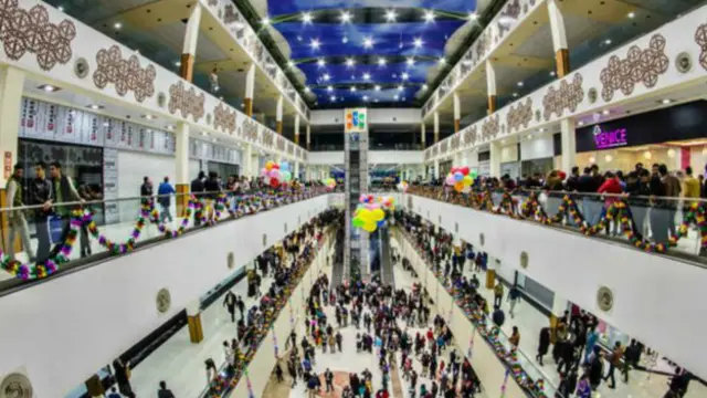 记者来鸿：伊拉克高大上的“时代广场” - BBC News 中文