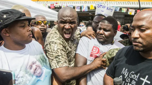 Louisiana'daki gösterilerde onlarca kişi gözaltında - BBC News Türkçe