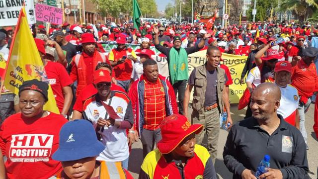 South Africa protest: In fotos, nationwide strike hit South Africa ...