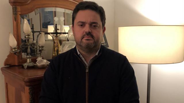 "Nos obligaban a meternos desnudos a la piscina para tocarnos": los ...