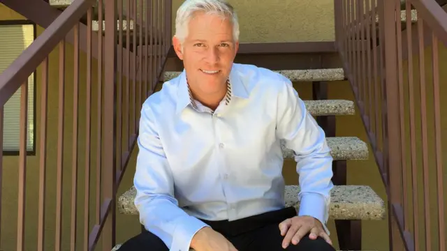 "El FBI le dijo a mis padres que yo era el bebé que les habían robado... pero descubrí la verdad ...