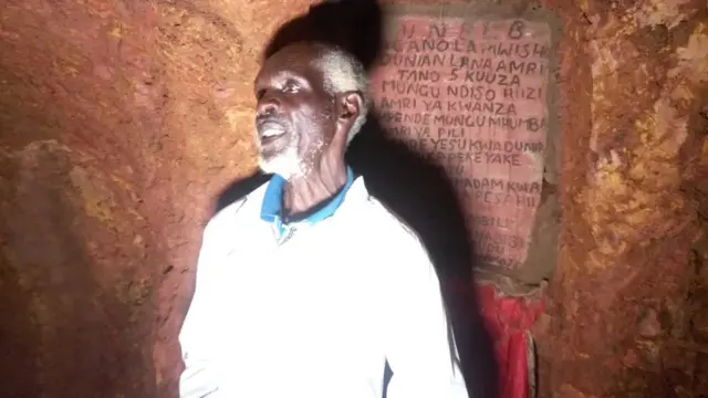 Francisco ouma:Mkenya anayemiliki pango kubwa akidai ni amri aliyopewa ...