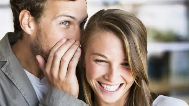 Dedikodu: Geçmişten bugüne anlamı ve bilinmeyen faydaları - BBC News Türkçe