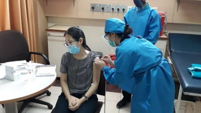 Covid-19: 'Petugas kesehatan di garis depan dan kelompok rentan' diprioritaskan sebagai penerima ...