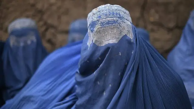 شماری از رسانههای افغانستان خشونت علیه زنان را ترویج میکنند Bbc