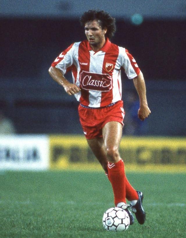 Preminuo Siniša Mihajlović: Odlazak levonogog bombardera - BBC News na ...