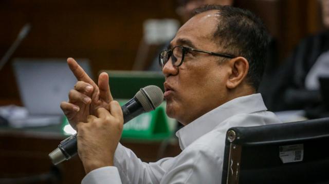 Rafael Alun Trisambodo divonis 14 tahun penjara dan bayar uang ...