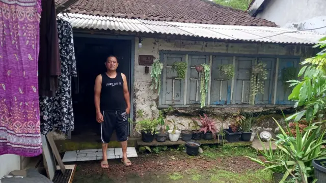 Pembantaian 'dukun santet' 1998-1999 di Banyuwangi: 'Ada tanda silang, lampu tiba-tiba mati, dan ...