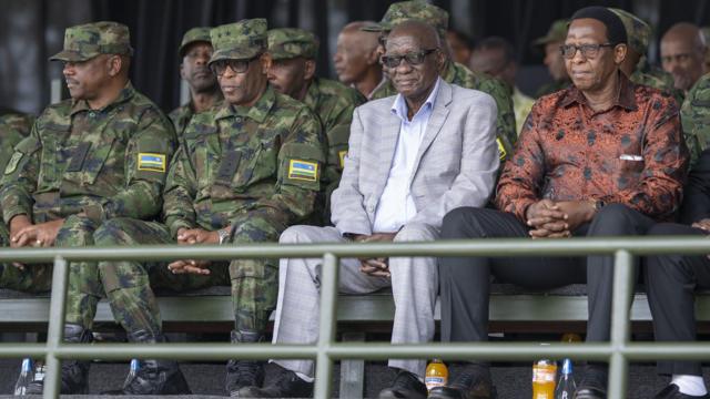 Exercise Hard Punch: Iyi myitozo ya gisirikare ni bwoko ki? - BBC News ...