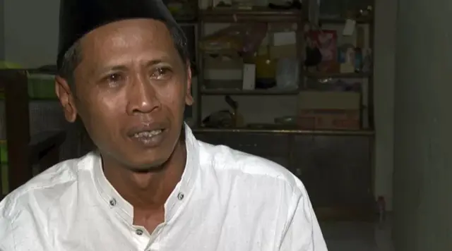 Tragedi Kanjuruhan: Korban meninggal dunia bertambah menjadi 135 orang - BBC News Indonesia