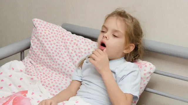 ¿Cómo puedes aliviar la tos de tu bebé? Esto es lo que dice la ciencia ...