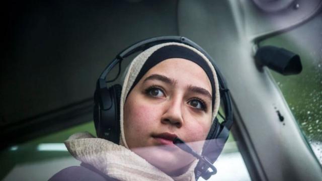 Perempuan pengungsi Suriah pertama yang menjadi pilot di Inggris, Maya ...