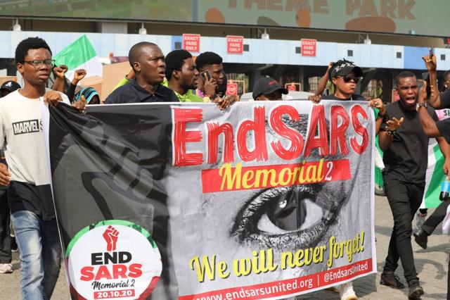 EndSars procession: Coffins, song for dead pipo, teargas and oda tins ...