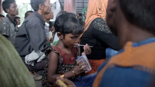 Rohingya: 94 pengungsi yang terombang-ambing di laut dibawa ke daratan Aceh 'atas dasar ...