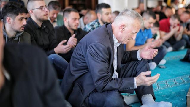 Islam: Muslimani u Srbiji obeležili ramazanski Bajram, „praznik ...