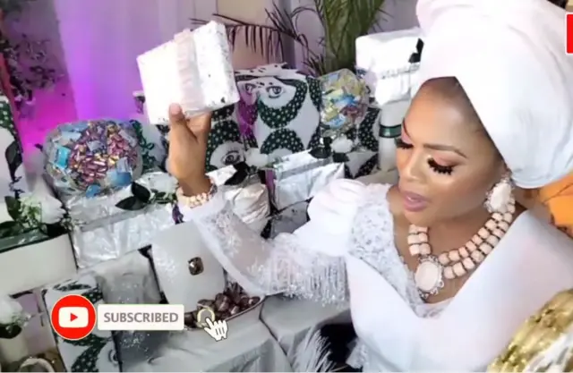 Ooni wives: Ìyàwó tuntun Olori Temitope Ogunwusi ti wọ Ààfin o! Ẹ fójú l'óúnjẹ́ - BBC News Yorùbá