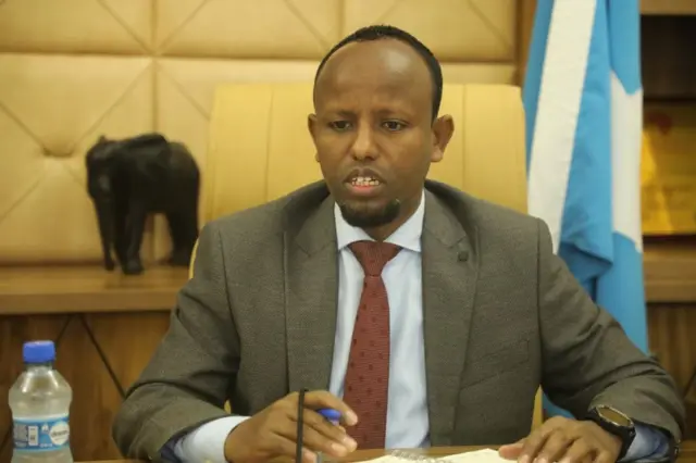 “Shacabka Hindiya canshuurta waxay u bixiyaan sida UK waxayna adeeg u ...