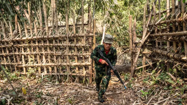 နိုဝင်ဘာ ၂၄ ရက်ထိပ်တန်းသတင်းများ စစ်ကောင်စီရဲ့ မိုင်းကျက်တပ်စခန်းသိမ်းနိုင်ပြီလို့ Tnla ပြော