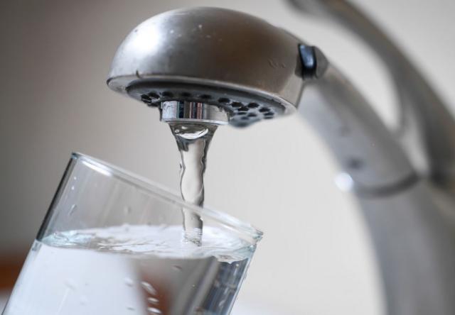 Eau potable : Les 5 principaux avantages du précieux liquide pour la ...